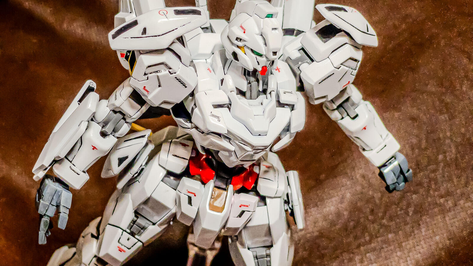 マシーナリーとも子、ガンプラにデカールを貼るセンスをアップデートしたい話 | nippper: ニッパーを握るすべての人と、プラモデルの楽しさをシェアするサイト