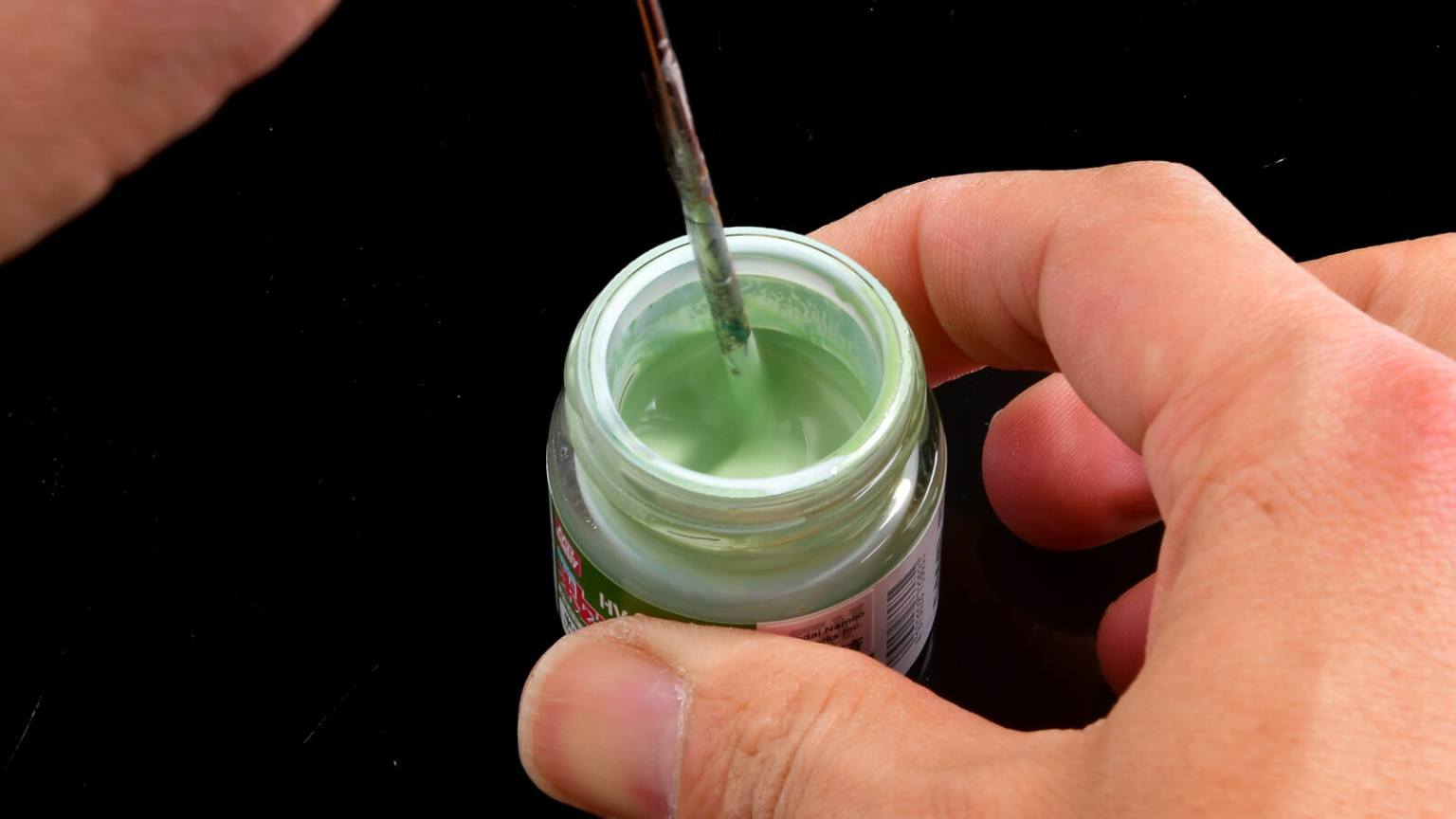 抜群の発色力で明るいグリーンが水性塗料でも楽しく塗れる「ATライトグリーン」／水性ボトムズカラー全色レビュー | nippper: ニッパーを ...