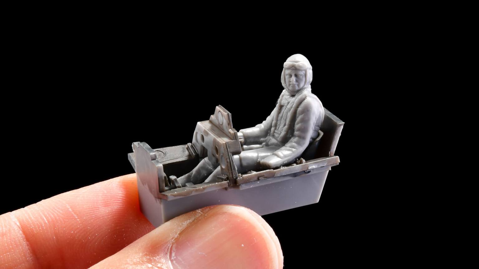 タミヤの精密ノコギリでパイロットの視線を独り占め！「お手軽にドラマ性ある飛行機模型が完成する」裏技。 | nippper: ニッパーを握るすべての人と、プラモデルの楽しさをシェアするサイト