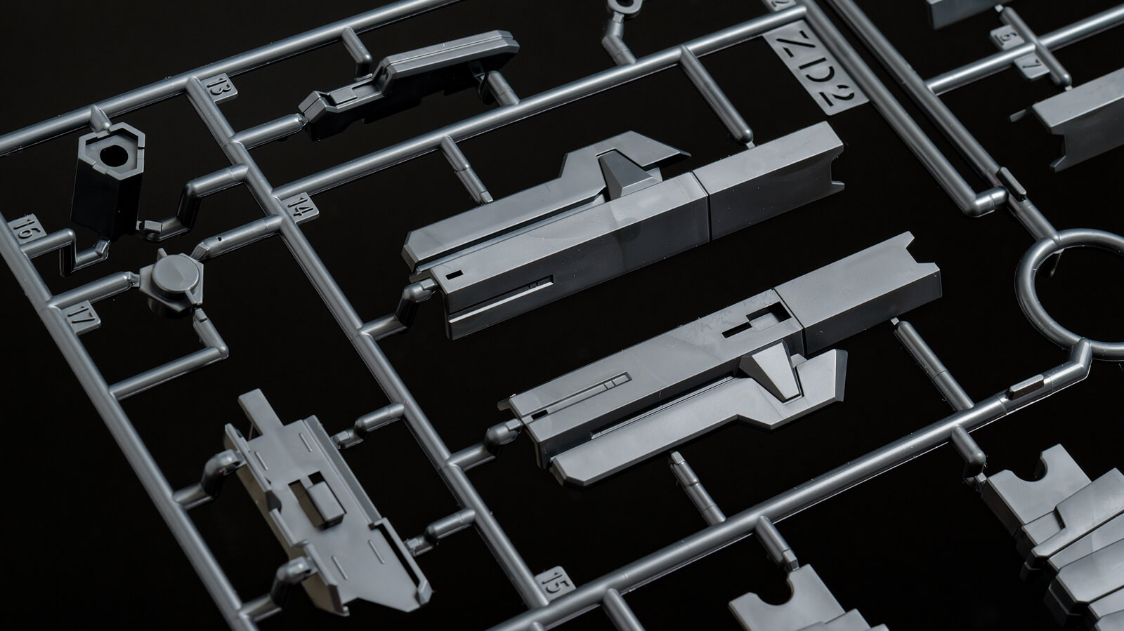 ゼウスシルエット全塗装日誌／「濃いグレー」に万能の激オススメ塗料、GXグラファイトブラック | nippper: ニッパーを握るすべての人と、プラモデルの楽しさをシェアするサイト