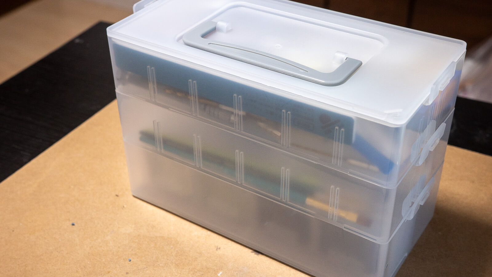 プラモ工具にとっての「最強の岡持ち」が我が家の春休みを円満にしてくれた話。／プラモ向上委員会 モデリングコンテナ054 | nippper: ニッパーを握るすべての人と、プラモデルの楽しさを ...