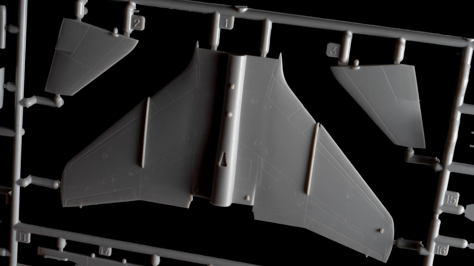 まるで映画の主役／ハンサムな戦闘機、ハセガワの1:72 ジャギュアを作る！ | nippper: ニッパーを握るすべての人と、プラモデルの楽しさをシェアするサイト