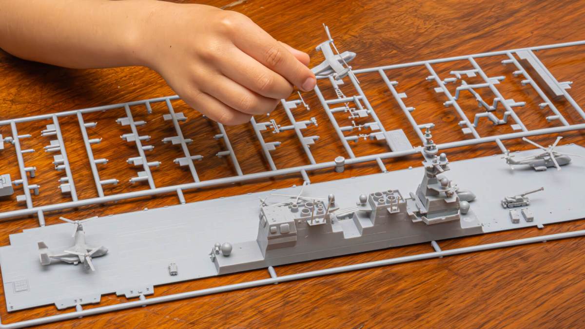 まさに入門！ハセガワ製 1:450スケールの艦船プラモの嬉しさ／海上自衛隊 ヘリコプター搭載護衛艦 ひゅうが | nippper: ニッパーを握るすべての人と、プラモデルの楽しさをシェアするサイト