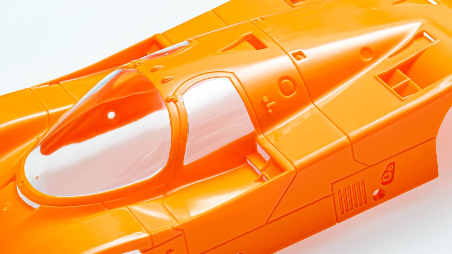 オレンジボディと美麗なマーキングが教えてくれる「Cカーの伝説」／タミヤ ポルシェ962C | nippper: ニッパーを握るすべての人と、モケイの楽しさをシェアするサイト