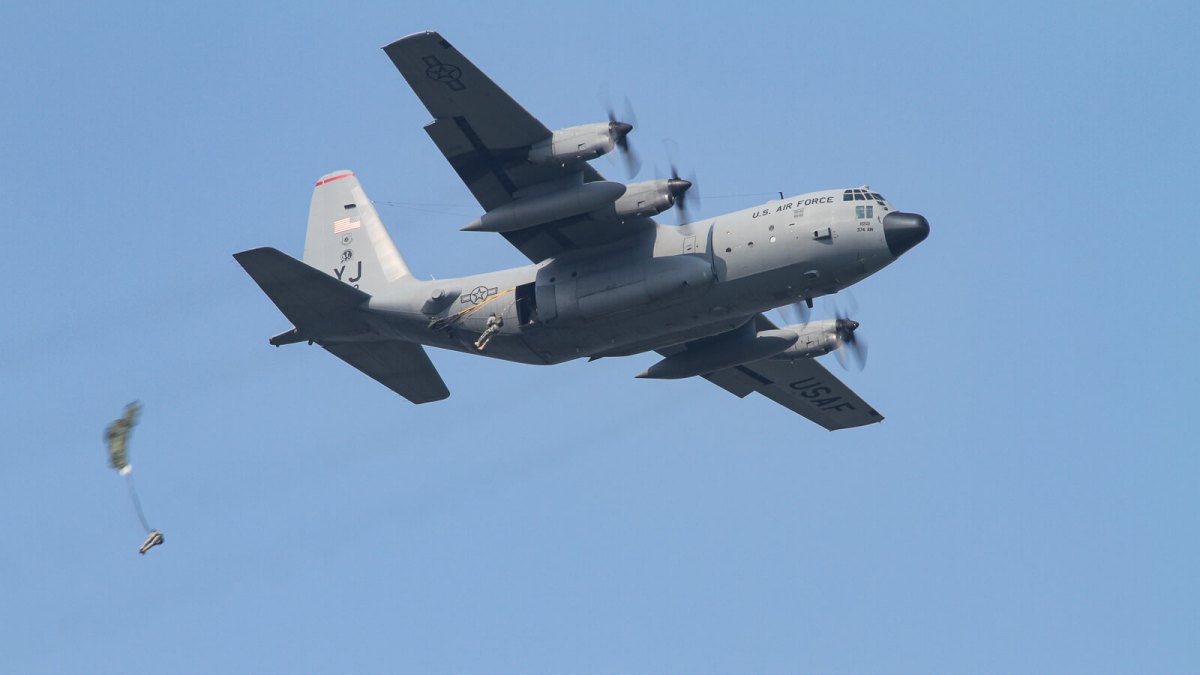 世界を飛び回る輸送機の、とてもしっかりしたプラモデル。「グレートウォールホビー 1/144 アメリカ C-130H 輸送機」 | nippper: ニッパーを握るすべての人と、モケイの楽しさを ...