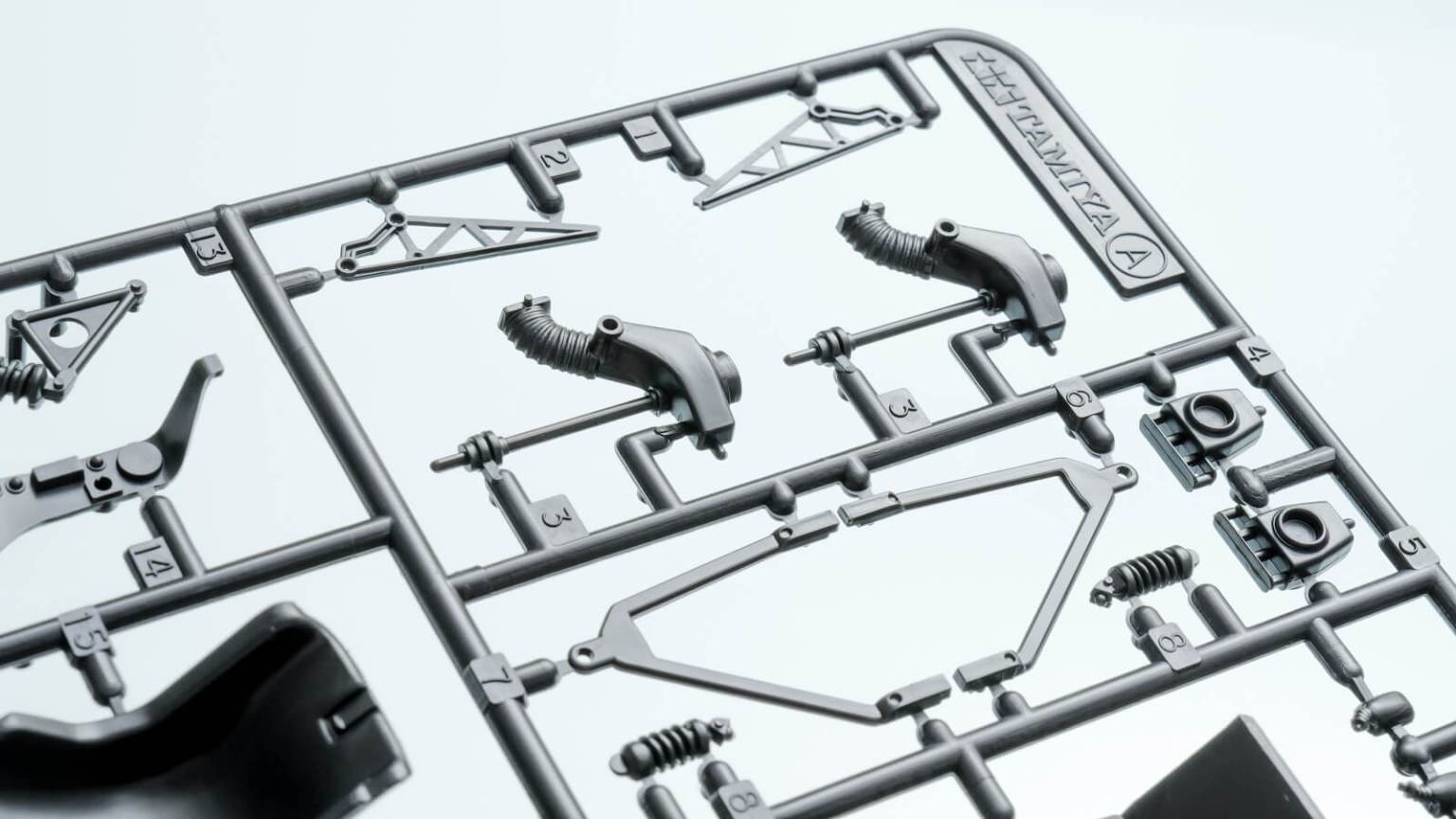 古くたって関係ない！／タミヤ 1:24 ポルシェ962Cが「塗らない、貼るだけ、ほらできた！」を実証してくれた日 | nippper: ニッパーを握るすべての人と、プラモデルの楽しさをシェアするサイト