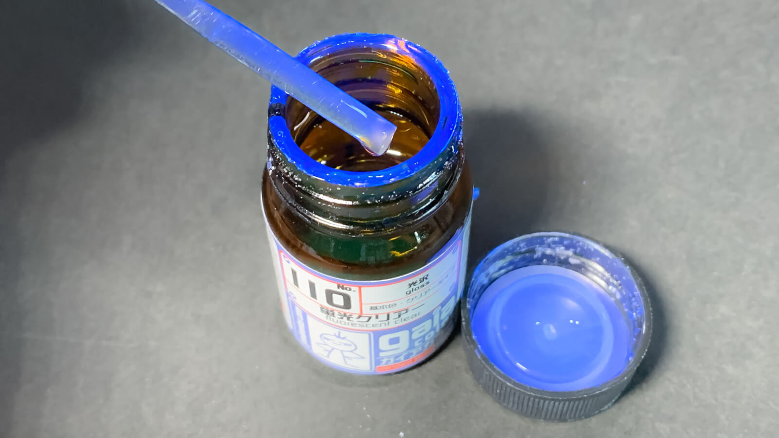 プラモデルがミライの輝きを放つ！／ガイアノーツの「蛍光クリアー」でミライドンを光らせよう | nippper: ニッパーを握るすべての人と、プラモデルの楽しさをシェアするサイト