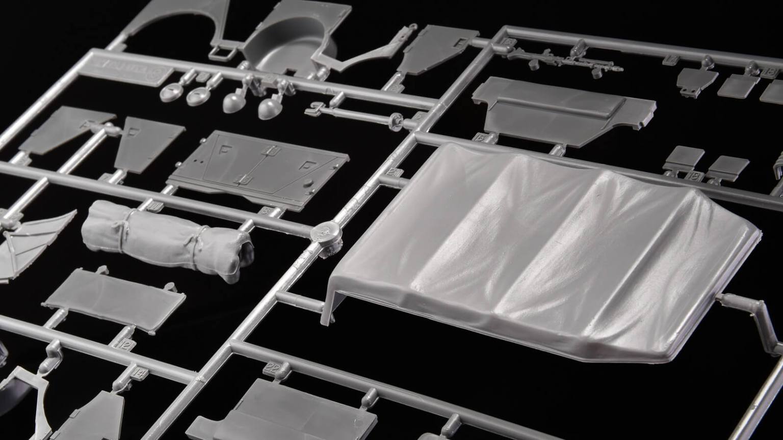 花金だ！仕事帰りに買うプラモ。幌でときめき、足回りで感動。50年選手の「タミヤ ホルヒ」に今でもワクワクできる幸せな週末。 | nippper: ニッパーを握るすべての人と、プラモデルの楽しさ ...