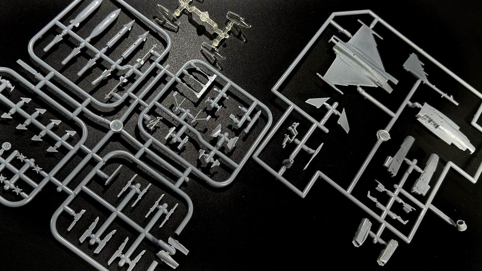 手のひらサイズの決定版！「HMA 1/144 グリペン」は、武装てんこ盛りのスゴイやつだった！ | nippper: ニッパーを握るすべての人と、プラモデルの楽しさをシェアするサイト