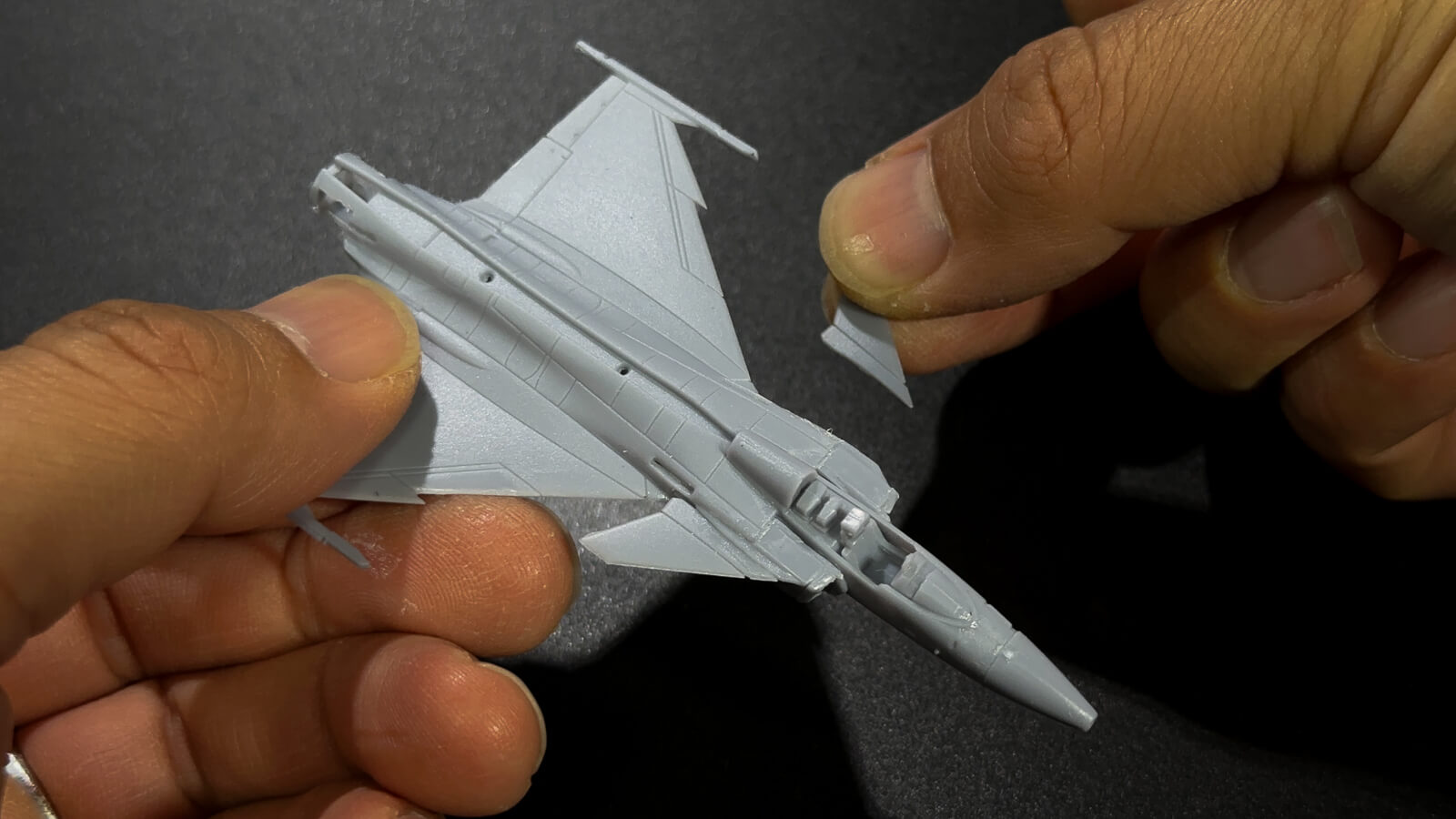 手のひらサイズの決定版！「HMA 1/144 グリペン」は、武装てんこ盛りのスゴイやつだった！ | nippper: ニッパーを握るすべての人と、プラモデルの楽しさをシェアするサイト