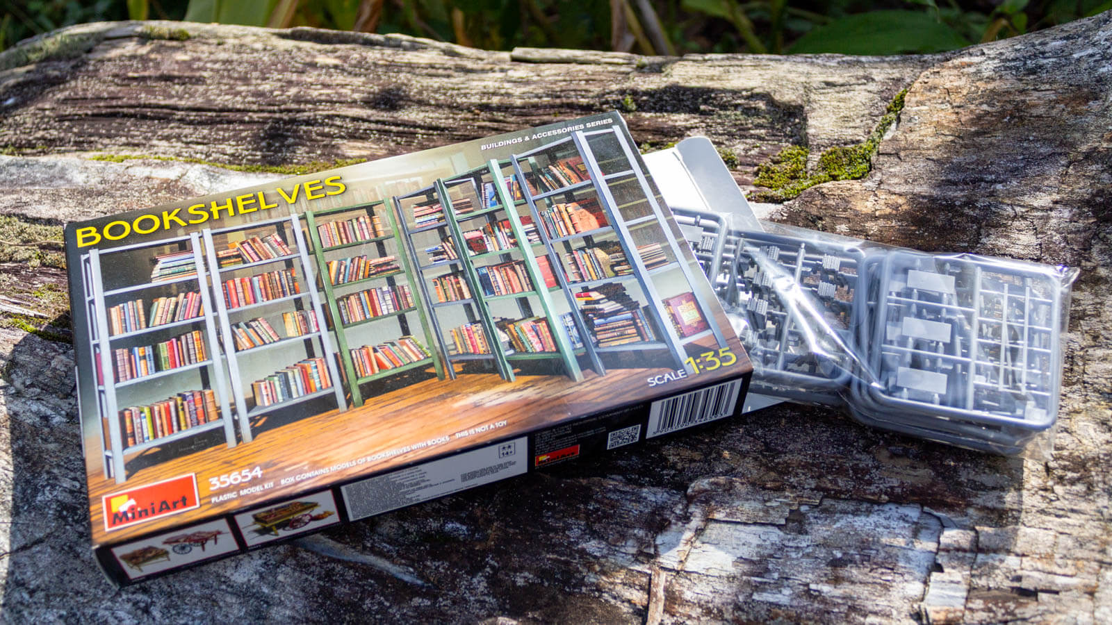 【レビュー】プラモデルで争いのない世界へ旅する／ミニアート1:35ブックシェルフ | nippper: ニッパーを握るすべての人と、プラモデルの楽しさをシェアするサイト
