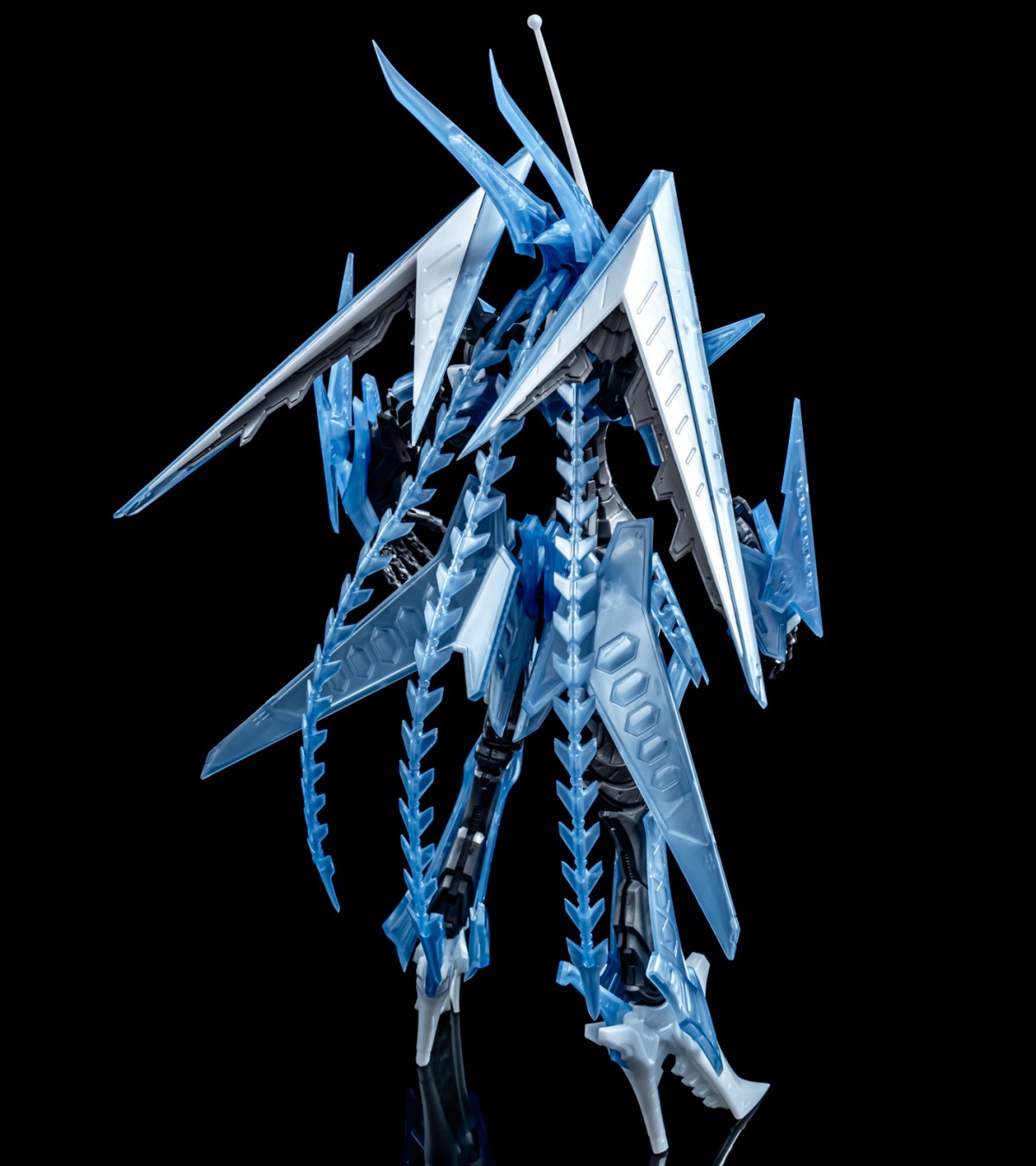 【組み立てレビュー】透明外装で“破烈の人形”が完成する／VSMS 1:100 ゲートシオンマーク3 | nippper: ニッパーを握るすべての人と、プラモデルの楽しさをシェアするサイト