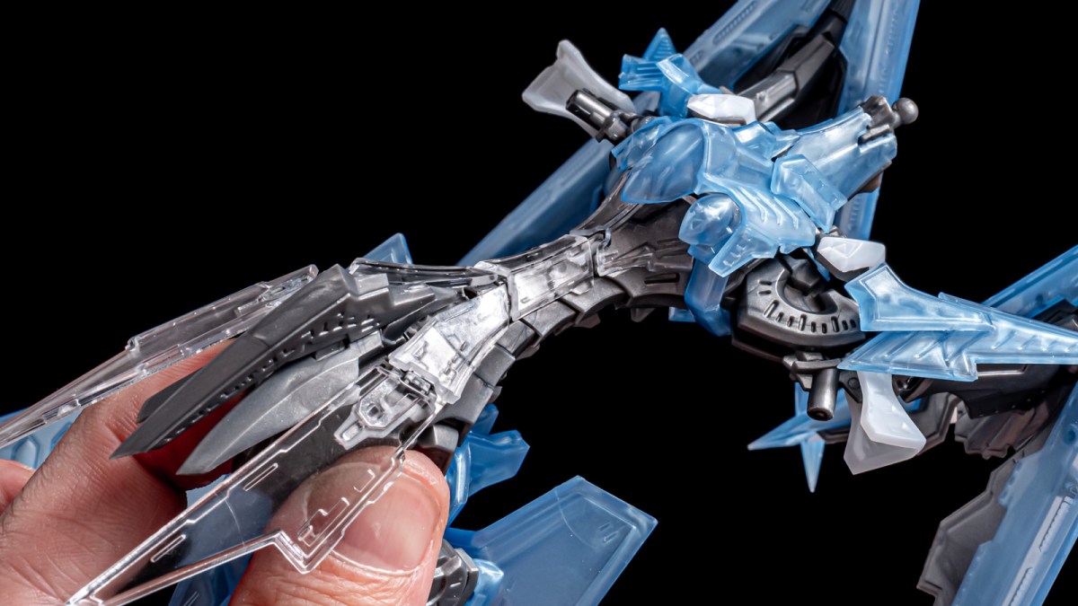 【組み立てレビュー】透明外装で“破烈の人形”が完成する／VSMS 1:100 ゲートシオンマーク3 | nippper: ニッパーを握るすべての人と、プラモデルの楽しさをシェアするサイト