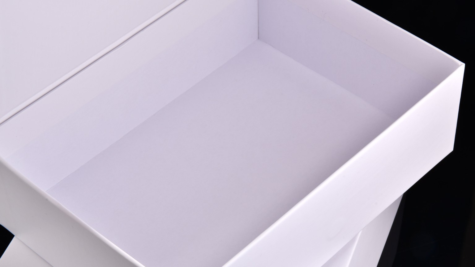 「ただの箱」が主役に昇格。セリアの「マグネット付きペーパーボックス」が最高の模型台座だった話。 | nippper: ニッパーを握るすべての人と、プラモデルの楽しさをシェアするサイト