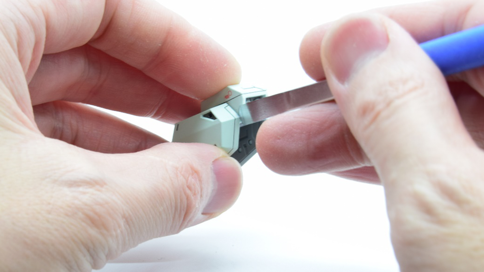 【工具レビュー】間違えても大丈夫！塗装後も安心！ゴッドハンドのパーツオープナーが、「模型製作のヒヤリ」を救ってくれる | nippper: ニッパーを握るすべての人と、プラモデルの楽しさを ...